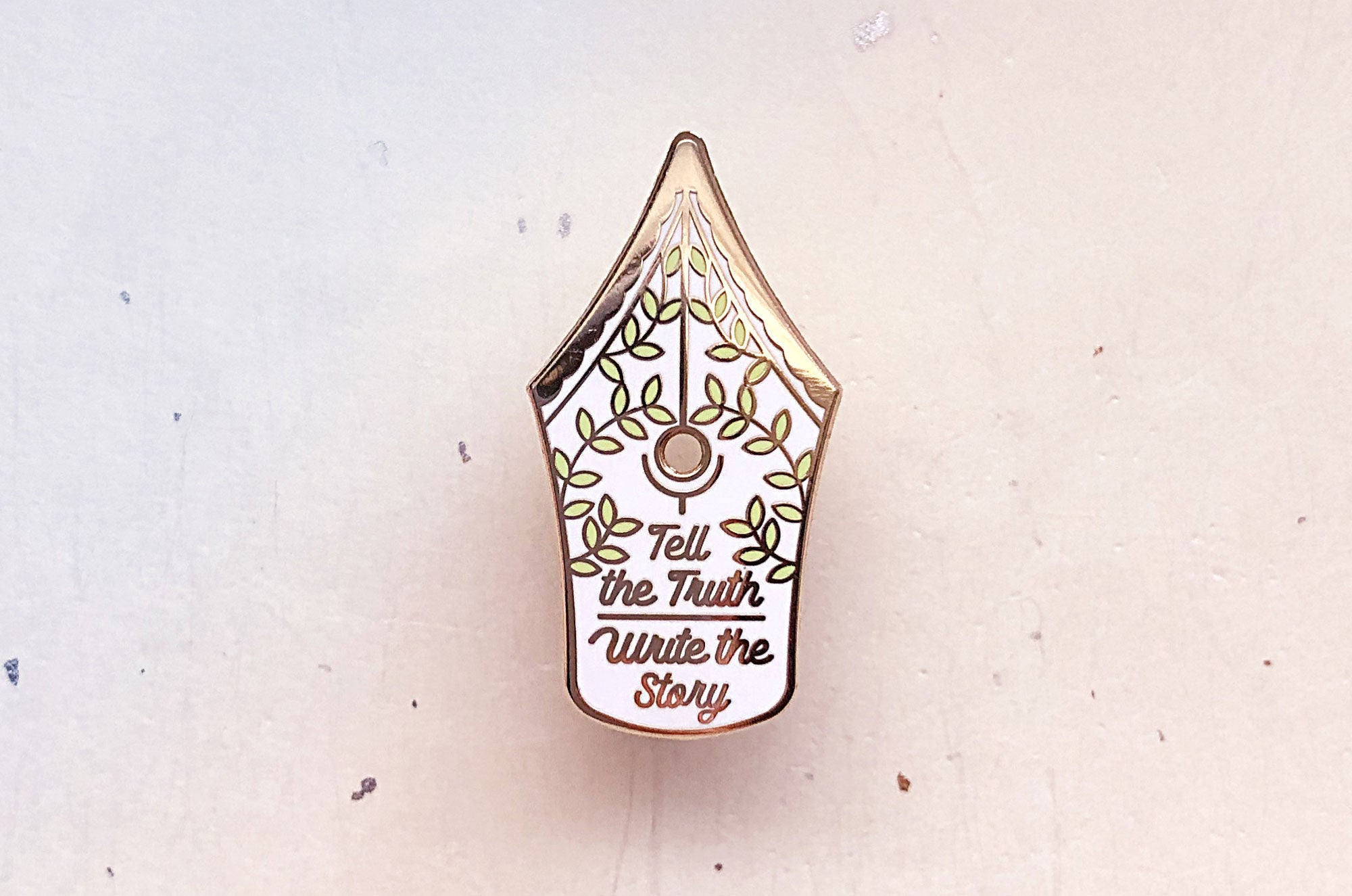 Write the Story Fountain Pen Enamel Pin – Alum and Ink