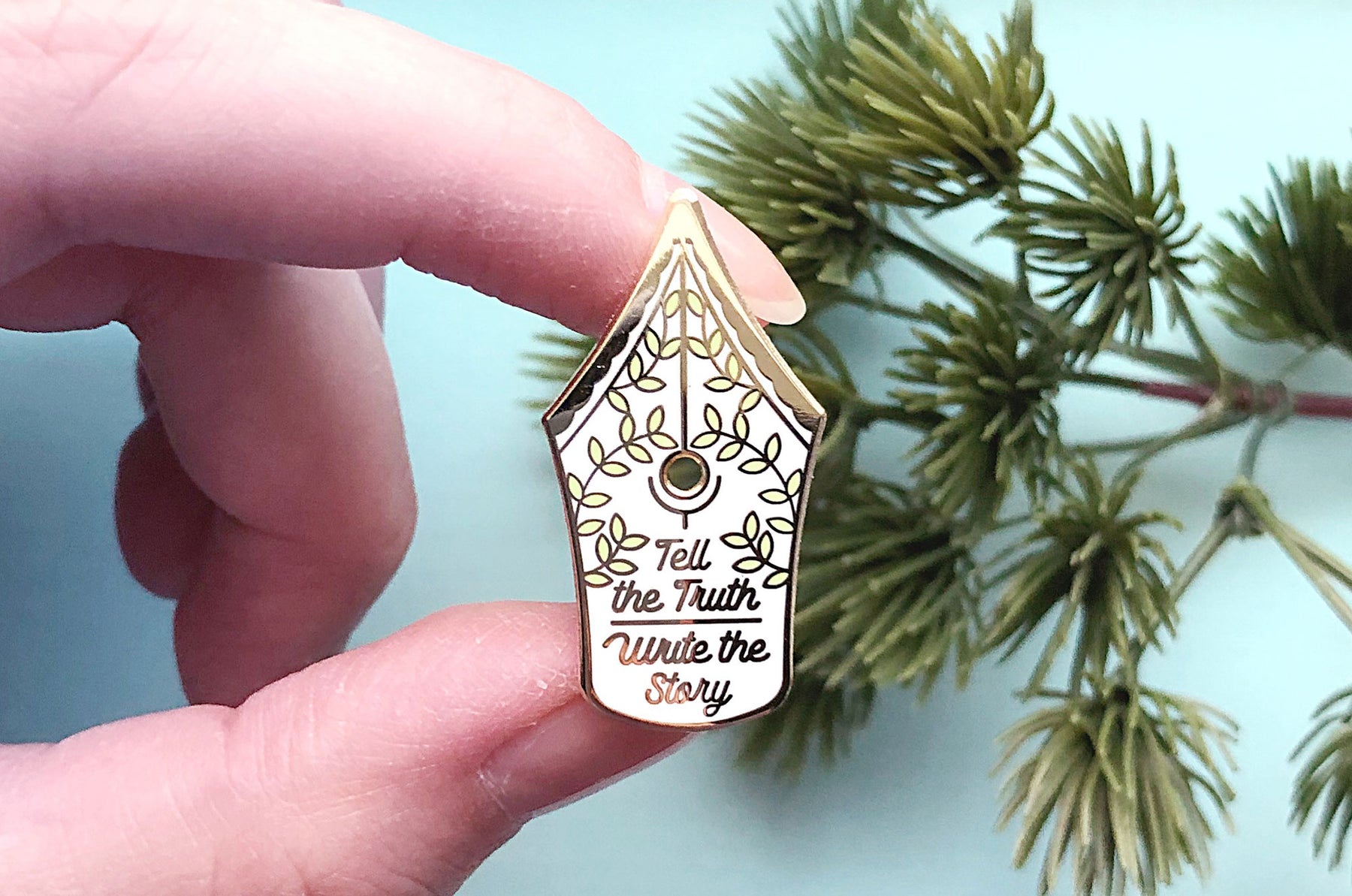 Write the Story Fountain Pen Enamel Pin – Alum and Ink